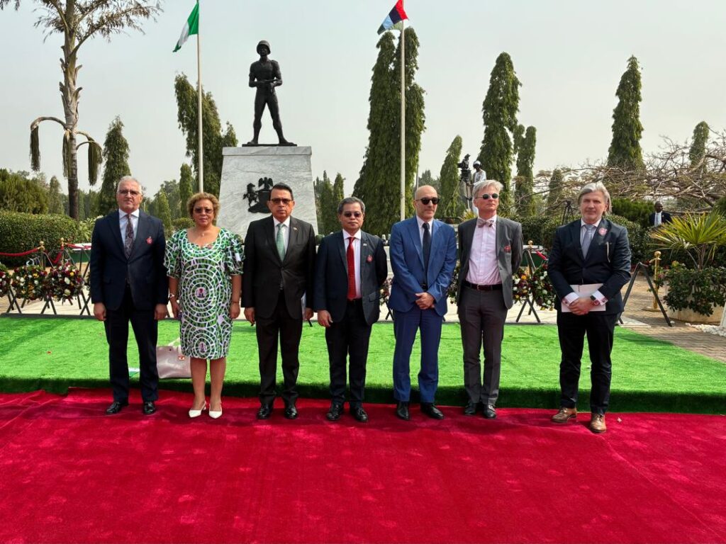 L’Ambasciatore d’Italia al Armed Forces Remembrance Day – Ambasciata d ...